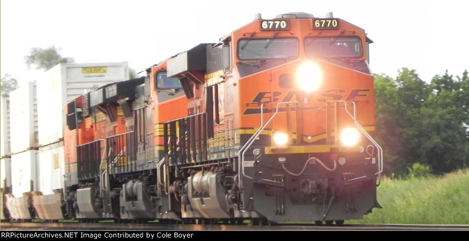 BNSF 6770 GE ES44C4 leads Z-Train